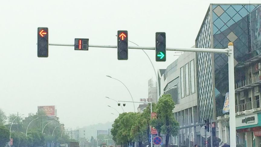 红灯可以右转?如果不注意这些,被抓了别喊冤