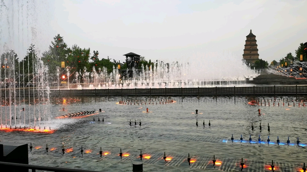 西安市,大雁塔喷泉广场,音乐喷泉表演⛲