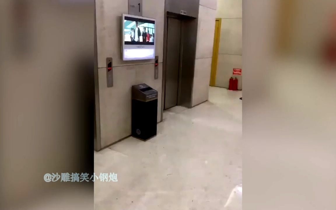 盘点电梯冲顶事故冥场面:小伙电动车进电梯,着火爆炸电梯惊魂。