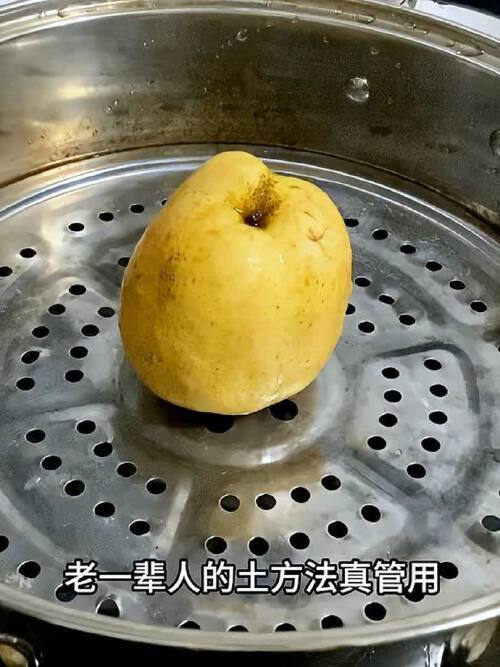 梨子和花椒是绝配,放锅中蒸一蒸超管用,喉咙特舒服