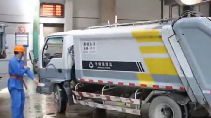 上海垃圾管理条例实施半年 九成居民区达标 垃圾分类成新时尚