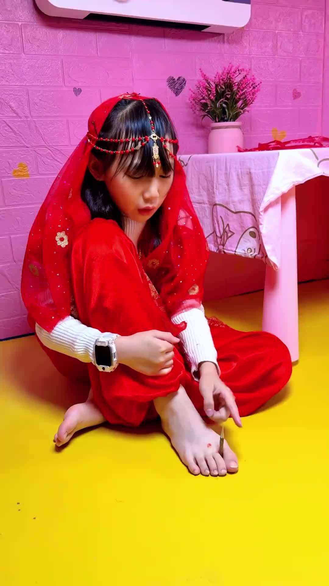 萌萌的脚受伤了!还有小舞有办法!!!