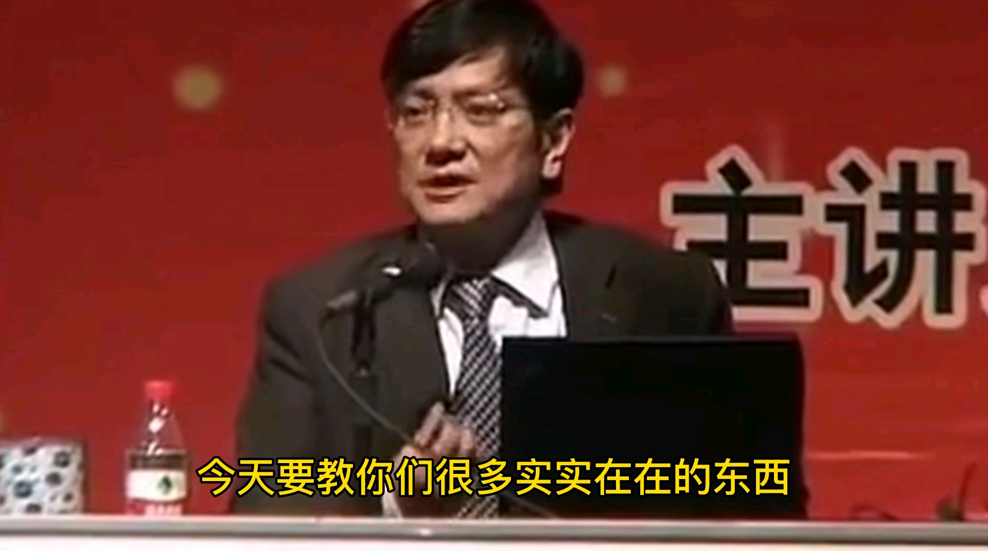 不要轻易放弃自己的政治信仰和做人的准则