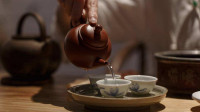 泡茶时,先倒水还是先放茶叶?很多人顺序弄错了,难怪茶不香
