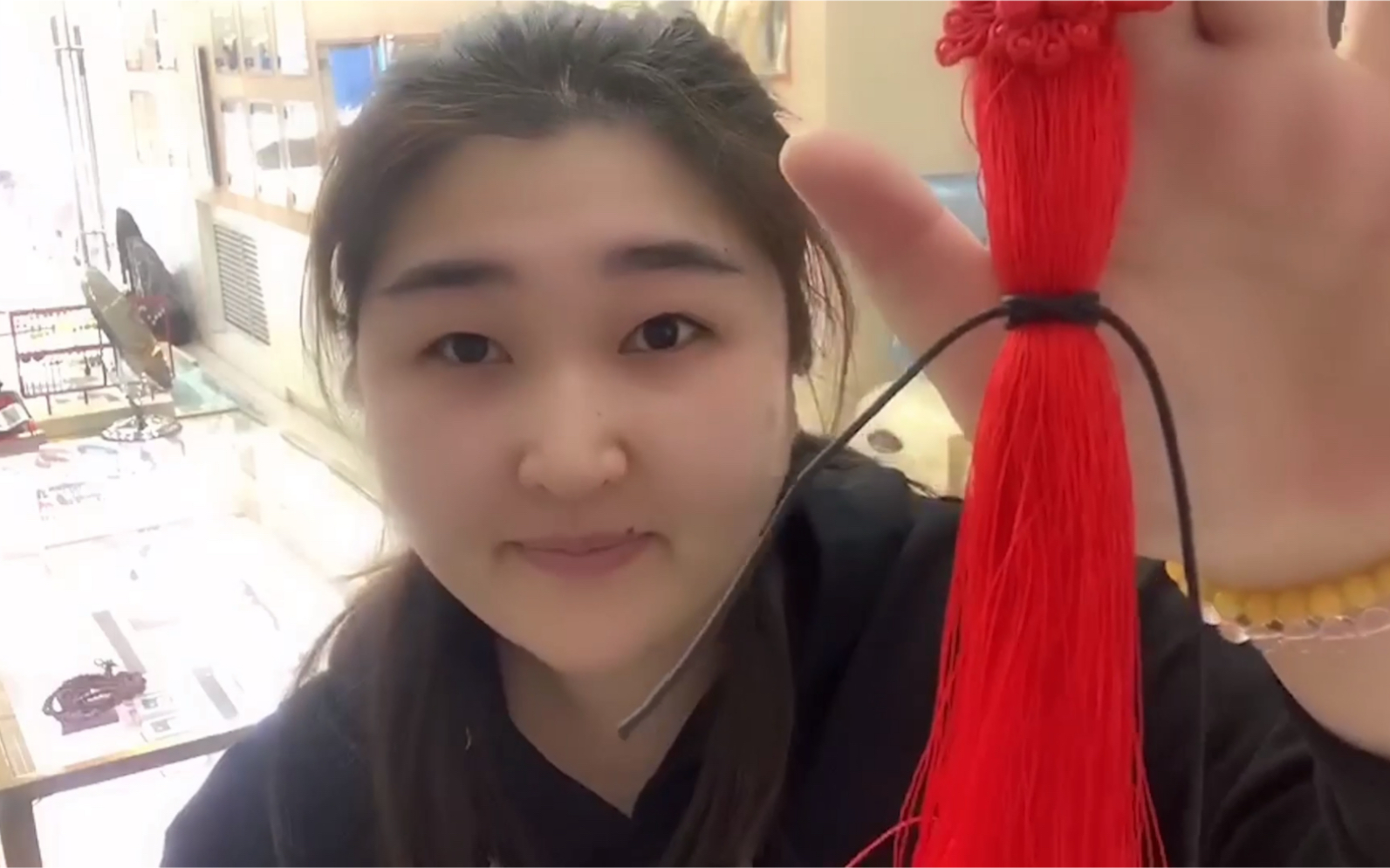 猪蹄扣结:猪蹄扣是一种越拽越紧的绳结,由民间捆猪得名。又叫双环结,...