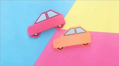 今天我们来制作一辆折纸小汽车!