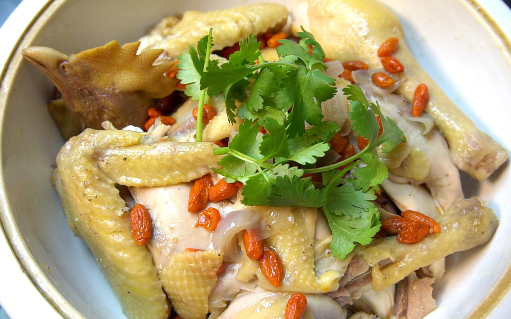 【胡椒盐味鸡】天冷这样吃鸡真太爽了,客家人都喜欢,鲜嫩多汁,做法超...