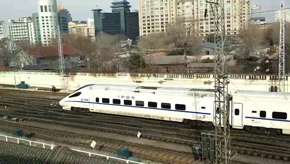 北京站的CRH5A型动车组