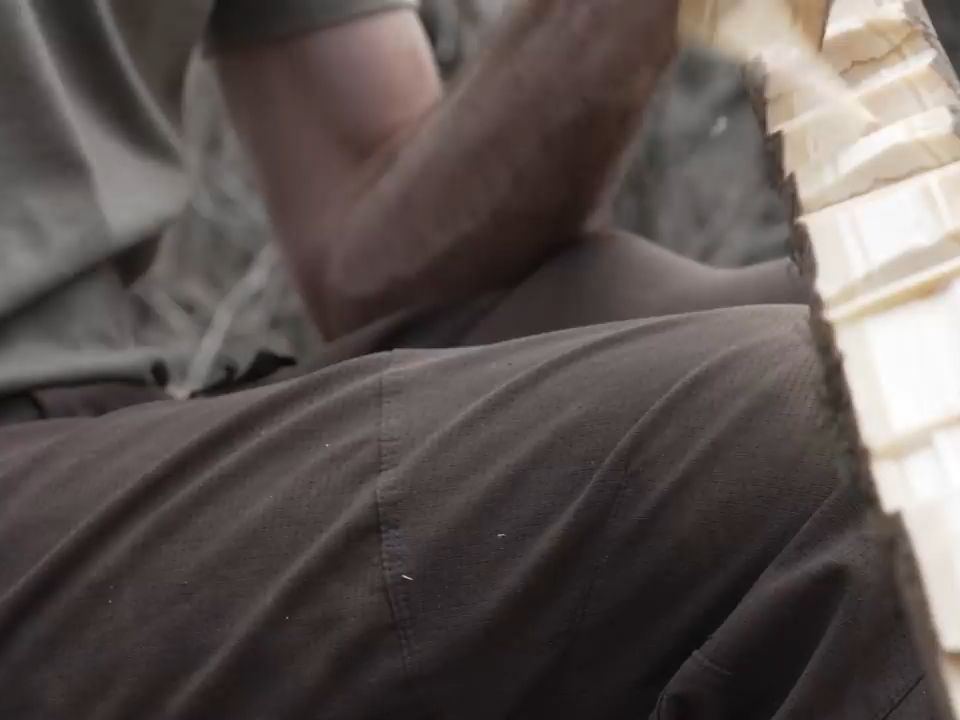 只用一把小刀制作木弓和箭