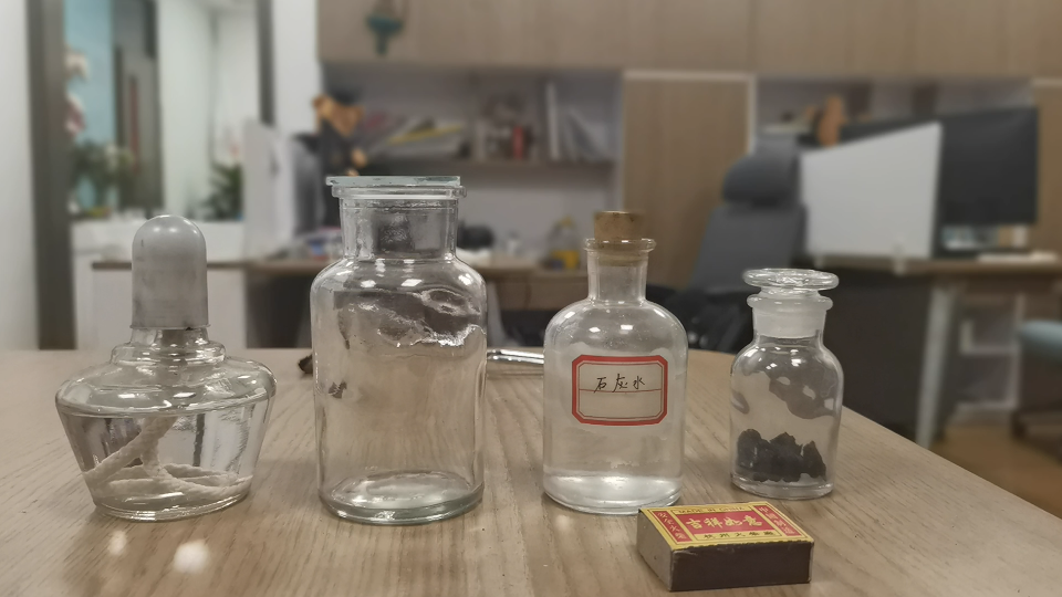 木炭在氧气中的燃烧的现象