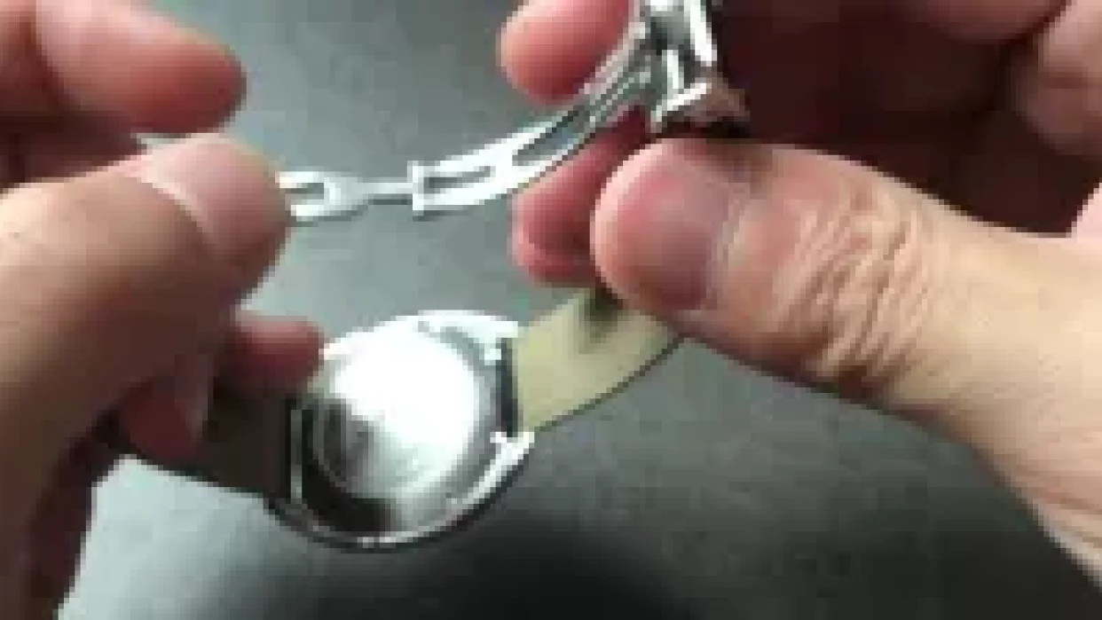 教程:如何使用卡地亚原装扣表带皮带
