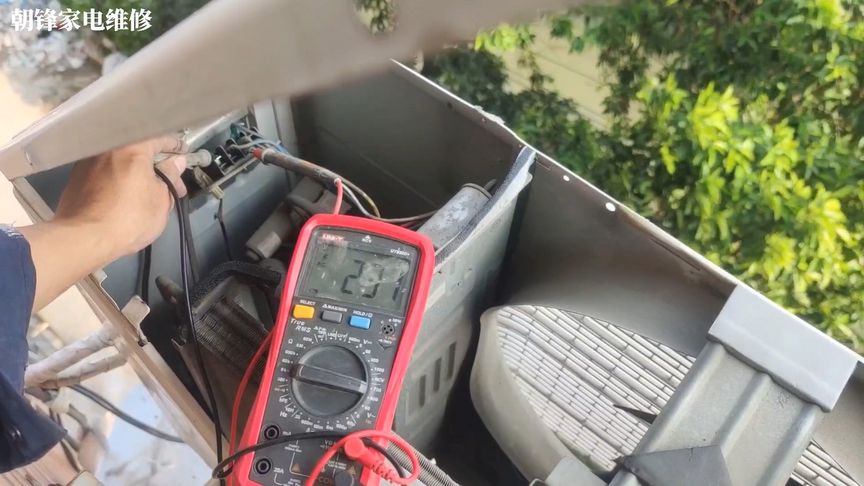 空调外机不转,以为启动电容坏了,结果发现是被主板坑了