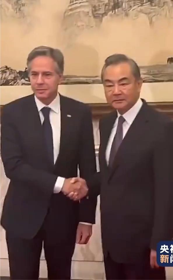 中央外事工作委员会办公室主任王毅会见来访的美国国务卿布林肯