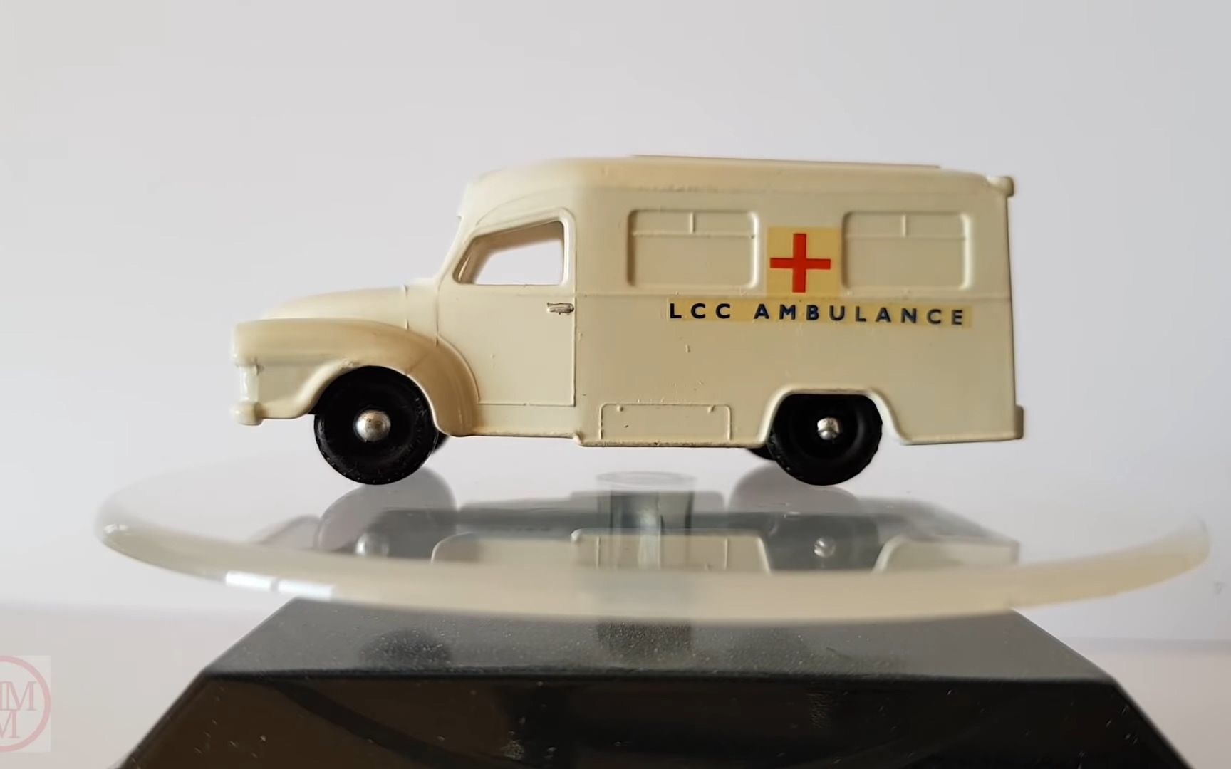 自制内饰!Bedford LCC救护车迷你车模翻新【迷你汽车收藏家Marty】