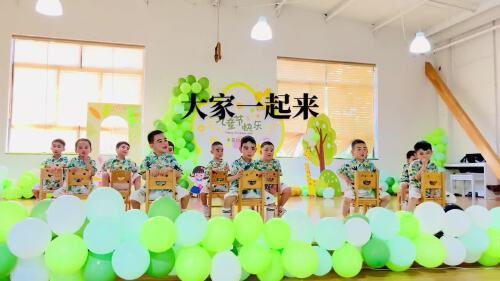 幼儿园欢庆六一的舞蹈视频  大家一起来