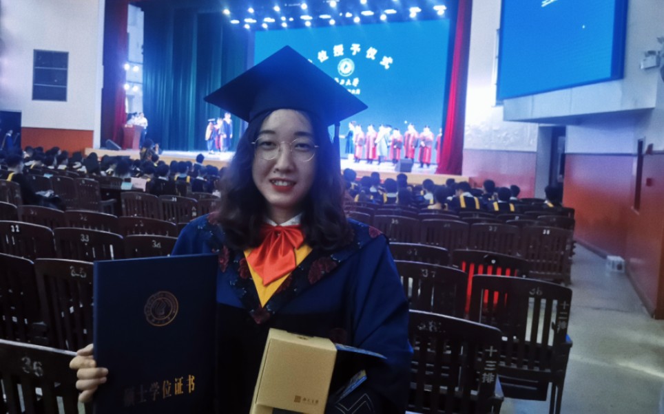 毕业典礼学位授予仪式上的我,也太憨了吧!短短一分钟都不到,心理路程...