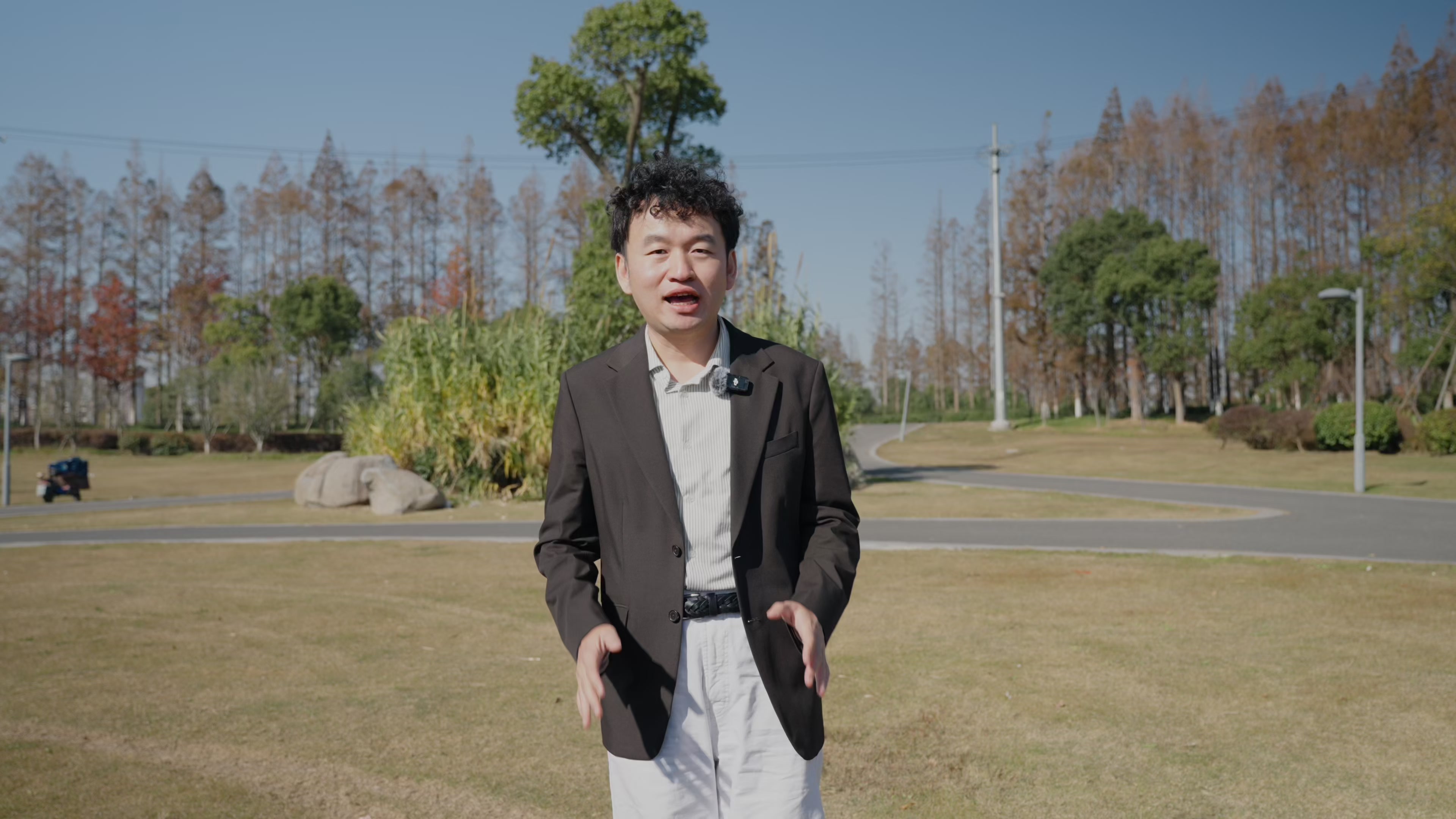 三倍差价下,谁更懂中国家庭?高山7 vs 埃尔法真实对比 当MPV从“...