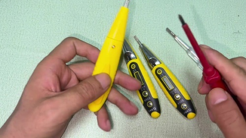 数字电笔换电池,螺丝隐藏在哪里?很多人找不到,现场教给你