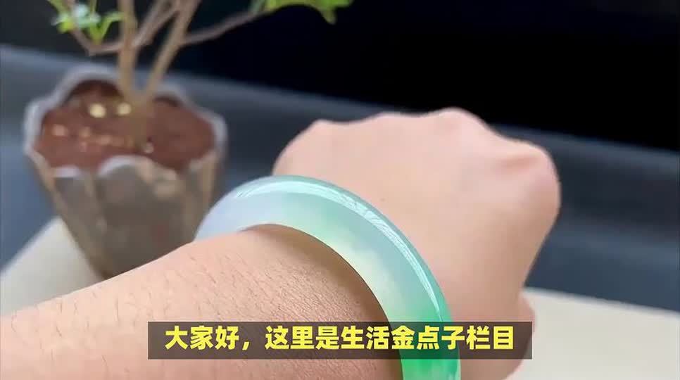 翡翠手镯好还是玉手镯好?