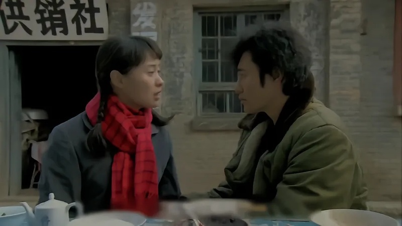 为了能拿到结婚介绍信,小伙低三下四求书记