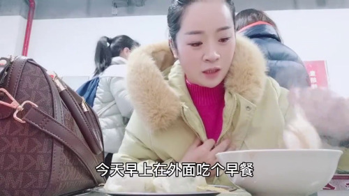 陕西婷婷戏曲是传统文化发扬弘大,小学生们听的很认真,展示自己