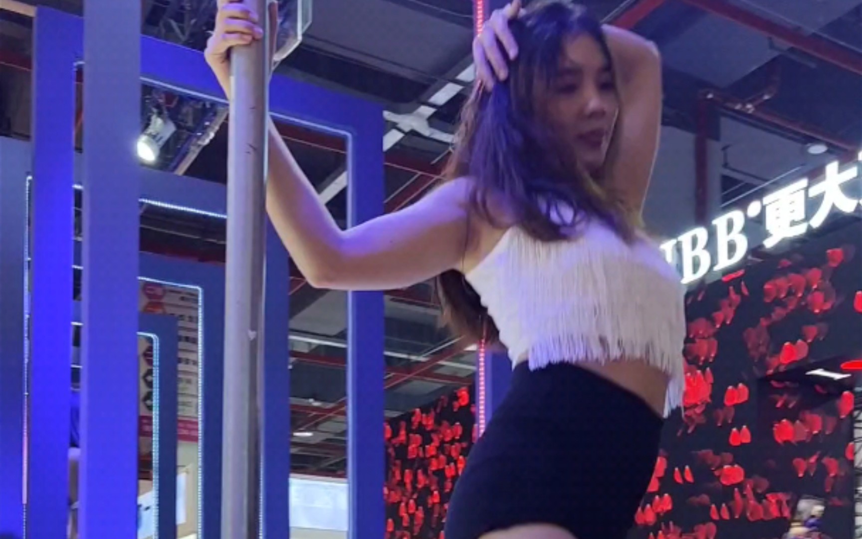 2021广州性文化博览会钢管舞表演