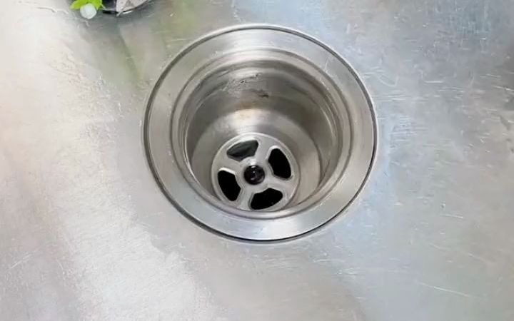 还在用手抠厨房水槽?现在流行这款一次性水槽过滤网,使用方便