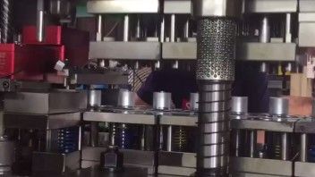 拉伸模具加模内攻牙