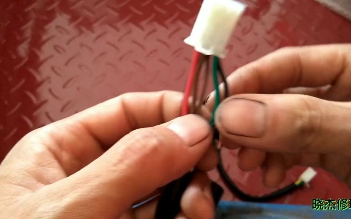 摩托车钥匙丢了,怎样应急启动?