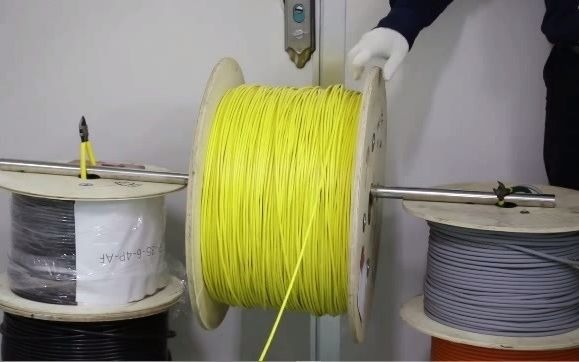 室内光缆敷设方法