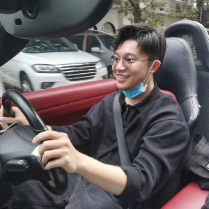 说车的阿秋 