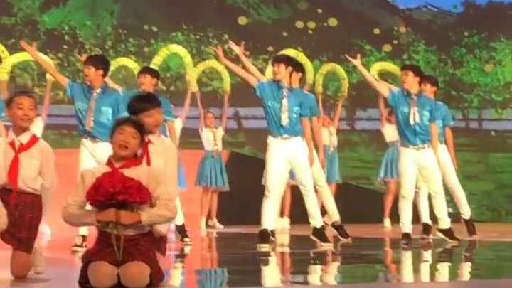 【张真源】儿童节合唱《让我们荡起双桨》(片段)