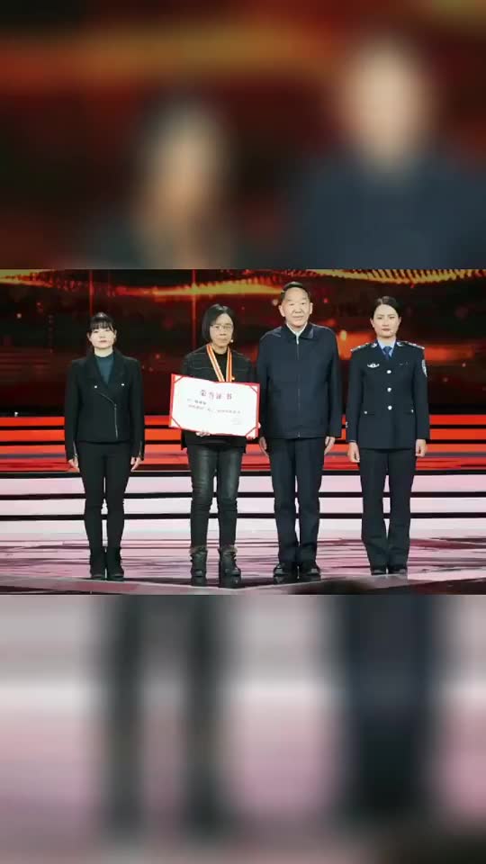 ...桓英时代楷模称号】时代楷模发布仪式上,中共中央宣传部授予张桂梅 ...