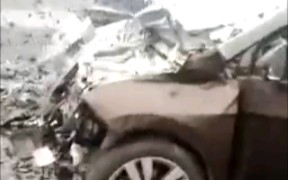 奇瑞艾瑞泽5高速碰撞实战VS奔驰E260