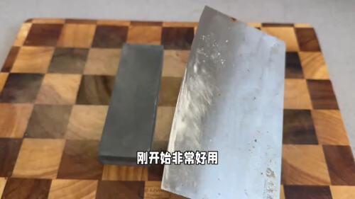 磨菜刀切记不要竖磨也别横磨,学会这个技巧,刀钝了自己磨不求人