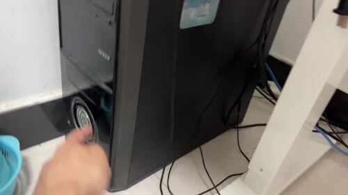 电脑无法正常开机,连接线都正常,一步操作就能解决