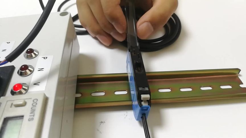 红外光电旋钮式光纤放大器传感器18N反应时间1亳秒