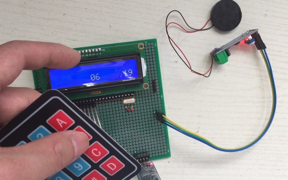 基于51单片机的电子琴设计 代做STM32/arduino/MSP430/51单片机...