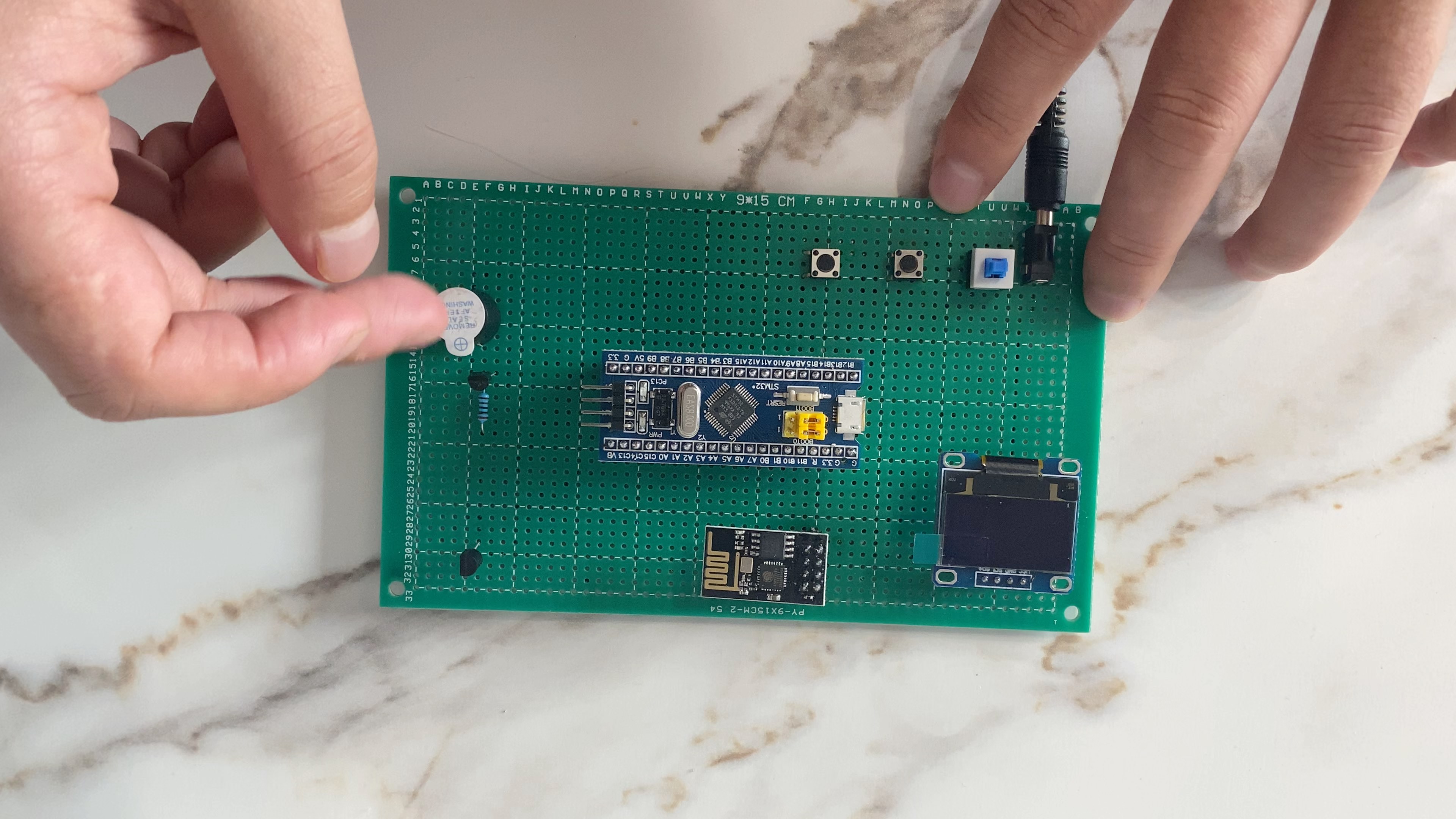 基于STM32单片机数字温度计温度检测报警WIFI监控系统设计