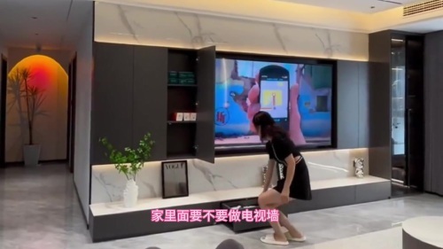 作为装修过来人,小户型的房子,真的不建议花钱做客厅电视背景墙