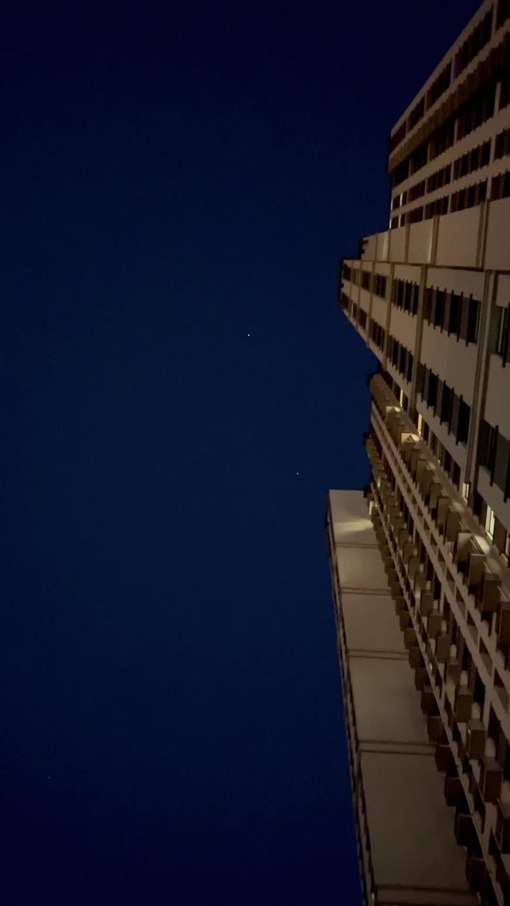 空间站在地面上看起来就是这样的,在时机合适的时候亮度很高,可以用...