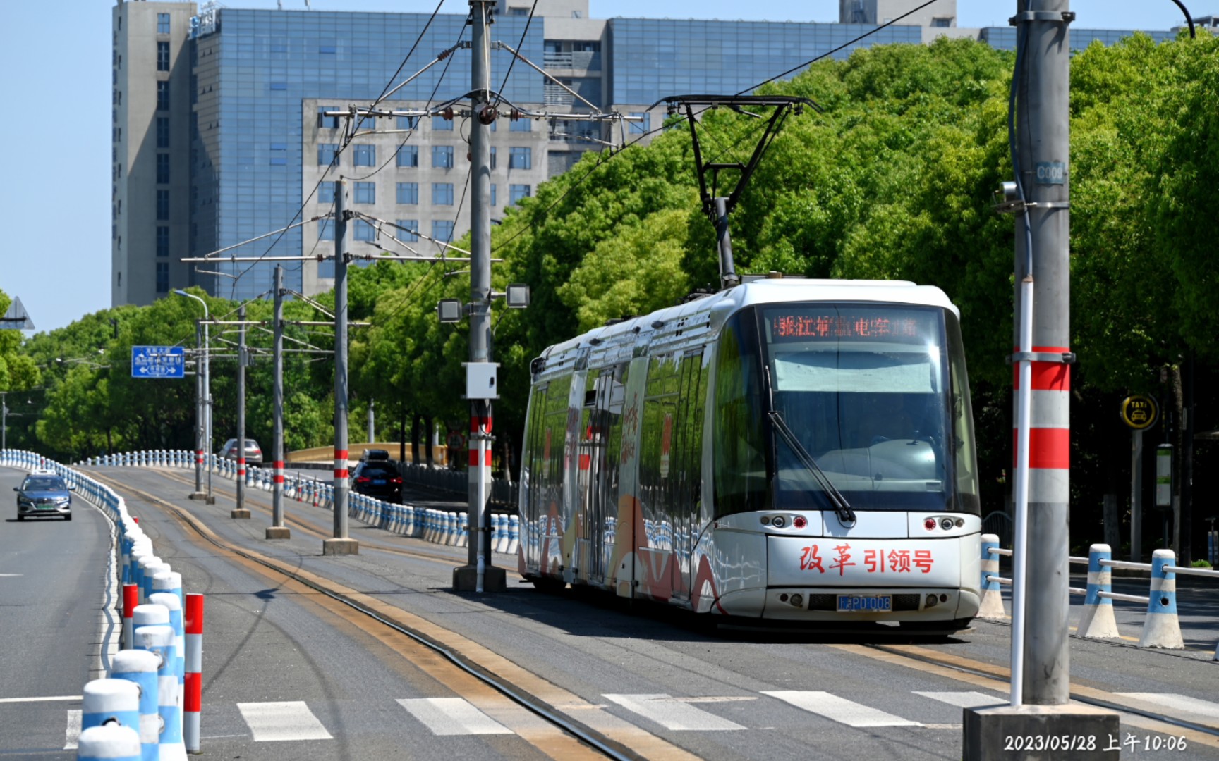 【有轨电车】上海张江有轨电车1路换向并出张东路金秋路回库房