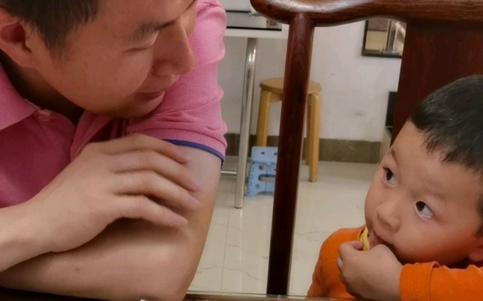 读书月活动,坚持,这本书的名字叫《我想有个弟弟》,他却说成了《我想...