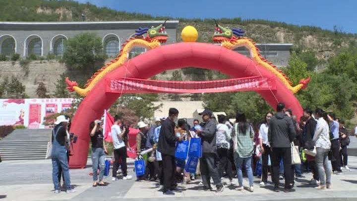 市区联合开展纪念5.29中国计生协会成立40周年宣传服务活动