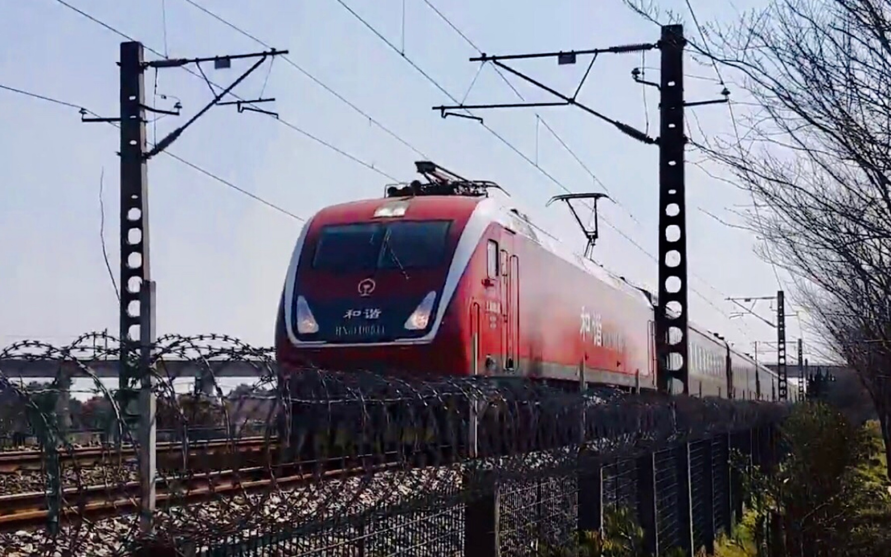 ...[唯一金华站始发的普速列车] 上局徐段HXD1D0511 牵引K1512次 ...