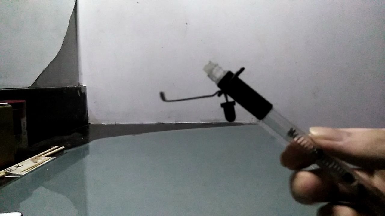 用旧笔筒做个笔芯发射器