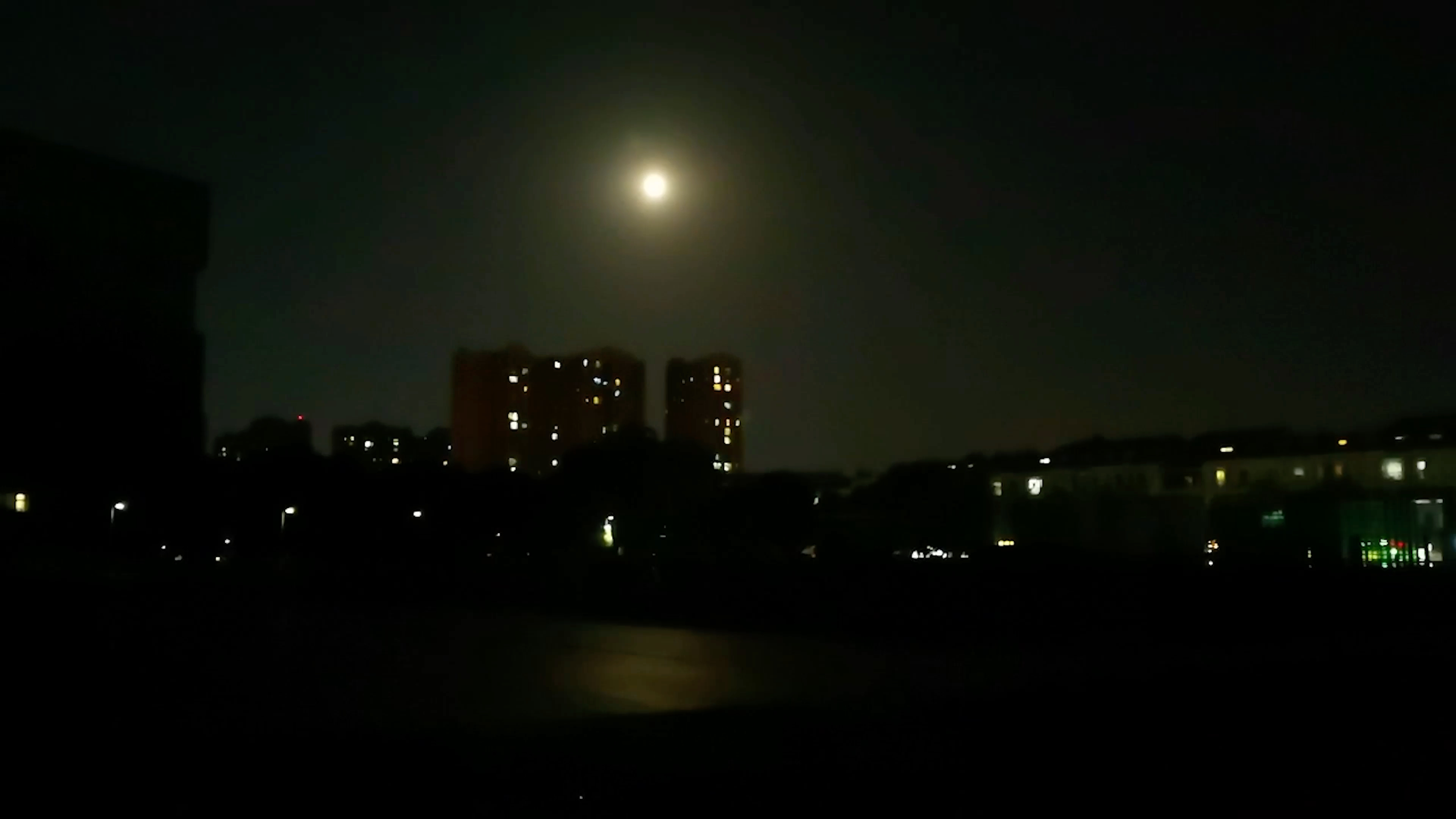 中秋诗赏:把酒问月 朗诵者:宋明糠(2021级)