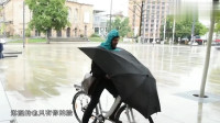 一把获设计大奖的雨伞,造型奇特,下雨骑车不用愁