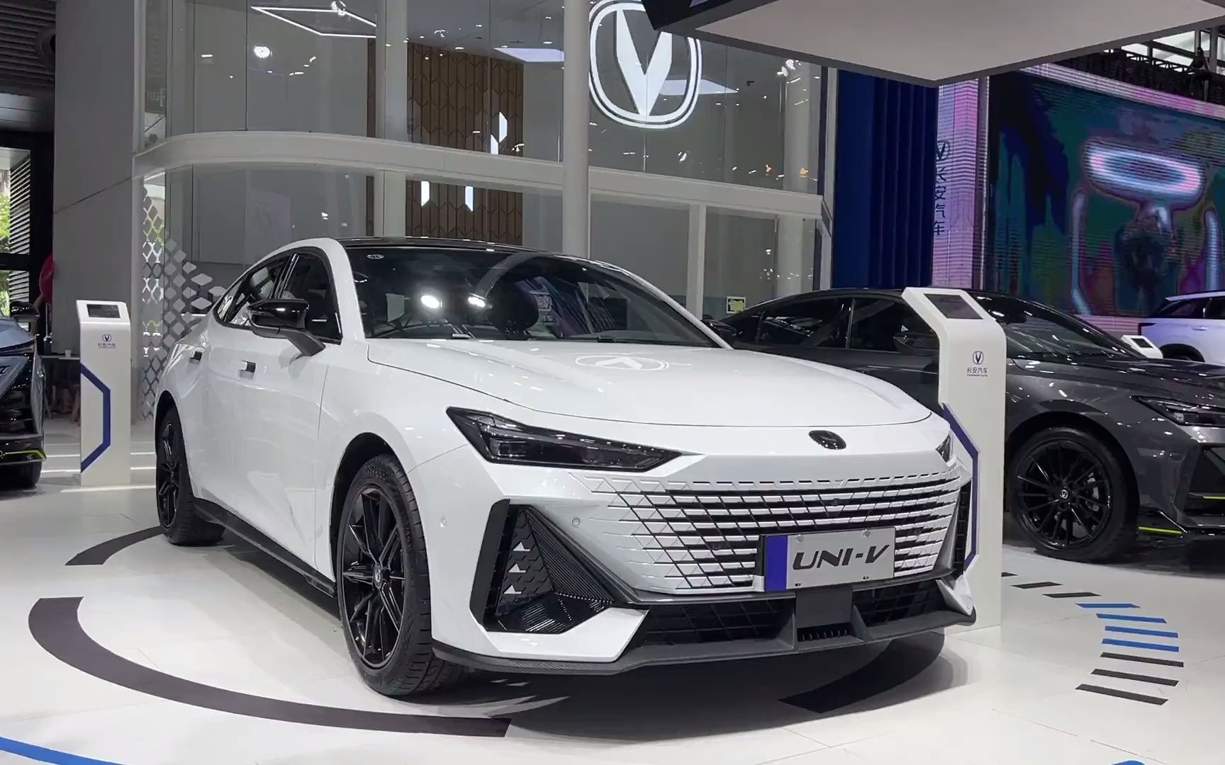 上月大卖12923辆!一上市就走红,全新长安UNIV到底怎么样