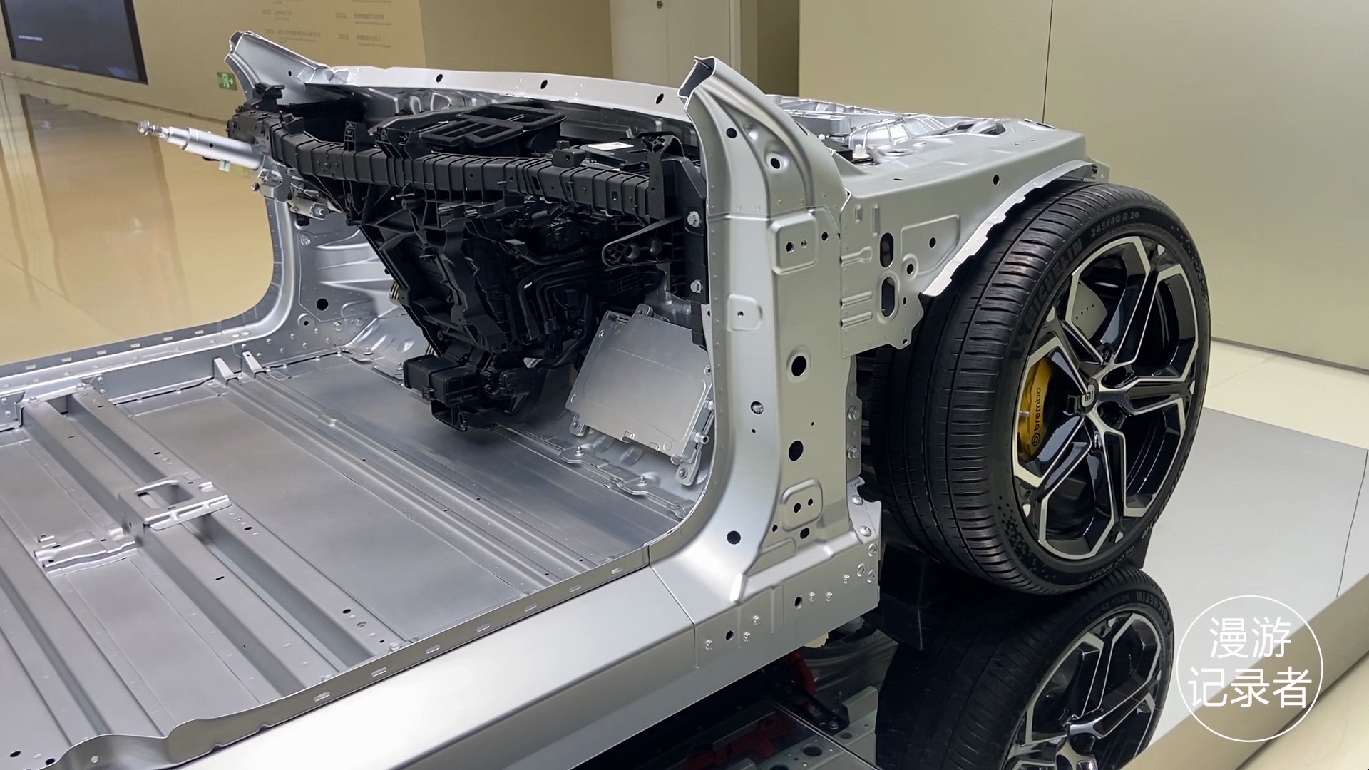 新能源电动汽车的底盘剖解视频